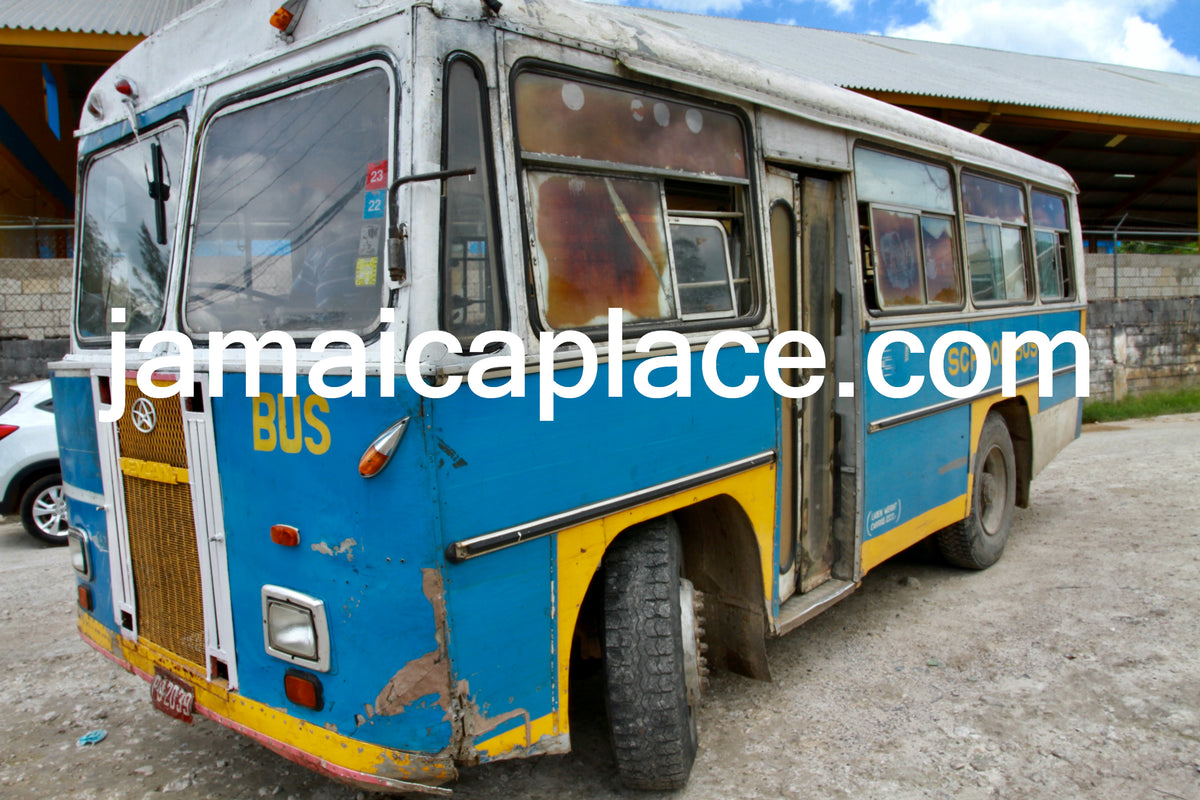 Photo: Antique School Bus – JamaicaPlace.Com